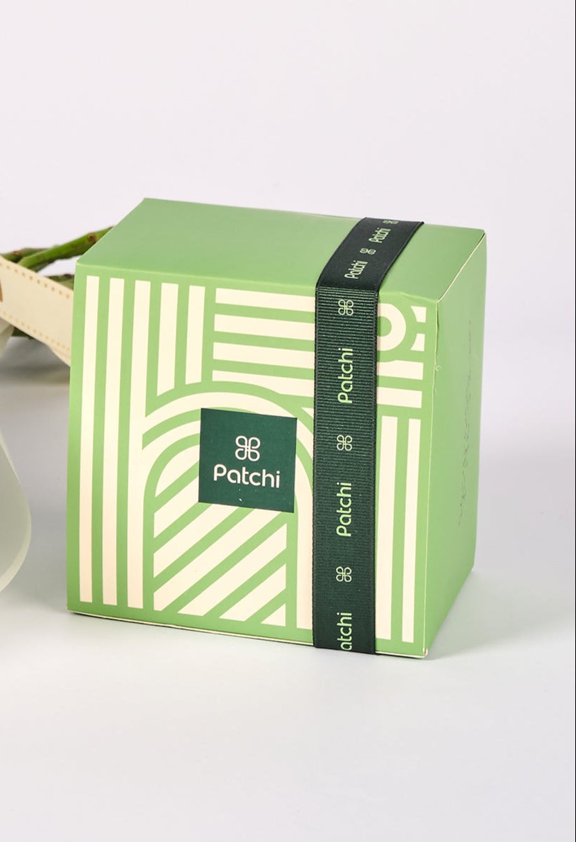 Patchi Half Kilo box & 15 white roses bouquet – Zahra